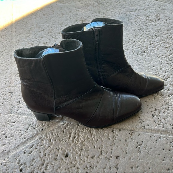 Munro | Shoes | Munro American Soft Dark Brown Leather Lilian Zip Ankle ...